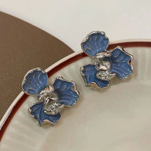 Jewelry | Periwinkle Trillium Blue Flower Clear Crystal Pistil Tri Petal 925 Silver Stud | Poshmark